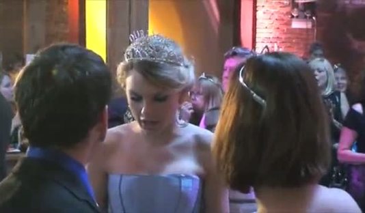 Taylor Swift - Prom Party | eJOY English